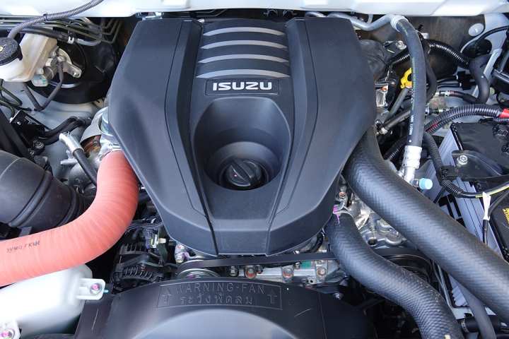 Isuzu MU-X LS-T 2017 review | CarsGuide