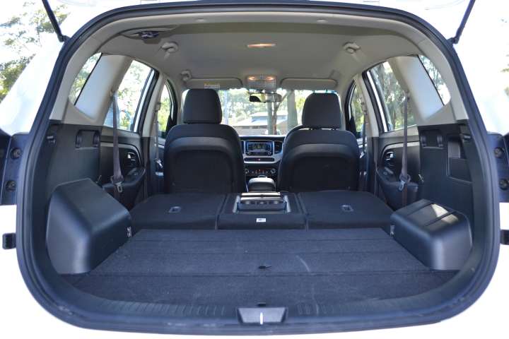 Kia Rondo S 2017 review | CarsGuide