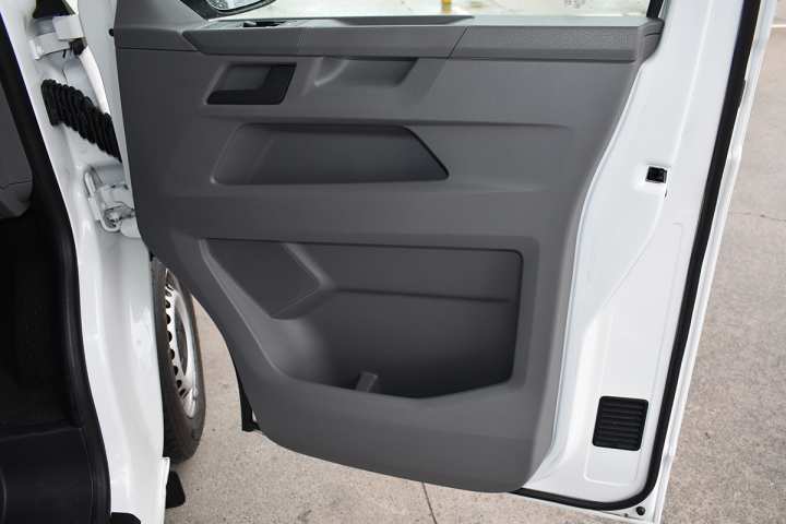 VW Transporter 2021 review: TDI340 LWB GVM test - Big box van hauling a ...