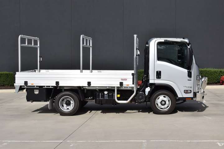 2022 Isuzu N-Series Truck Review: NPR Tradepack cab-chassis is more ute ...