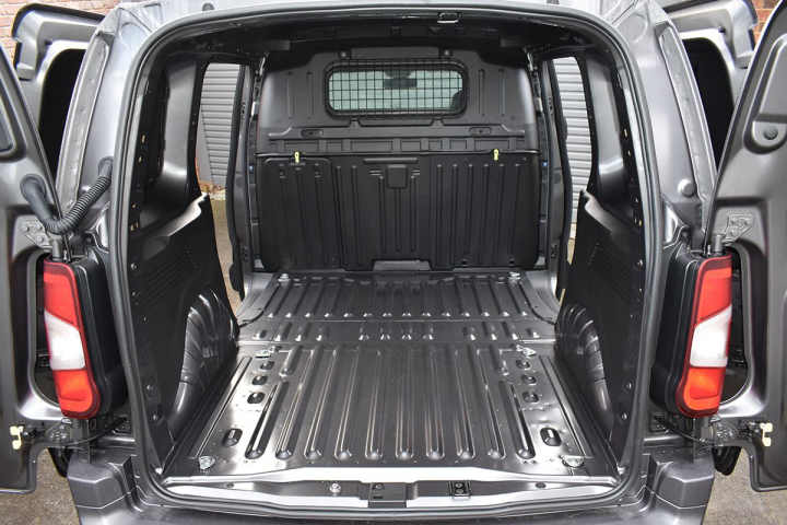 Peugeot Partner 2023 review: Premium - GVM load test of Peugeot's small ...