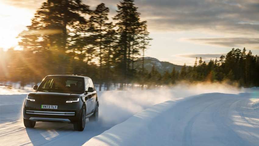 2025 Range Rover electric car comes to grip with icy conditions as it ...