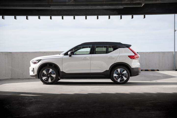 Volvo XC40 Electric 2025 review: Recharge Pure long-term | Part 2 - The picture gets even ...