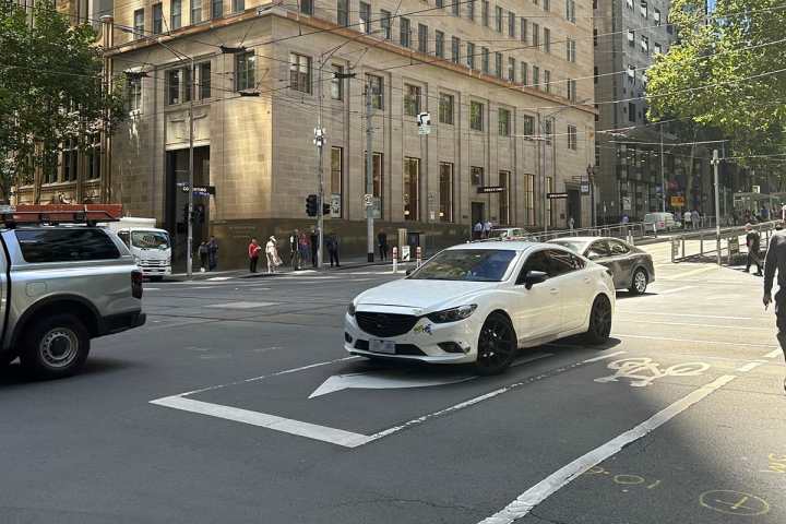 Hook Turns Melbourne - Rules, Reasons & How to Do a Hook Turn | CarsGuide