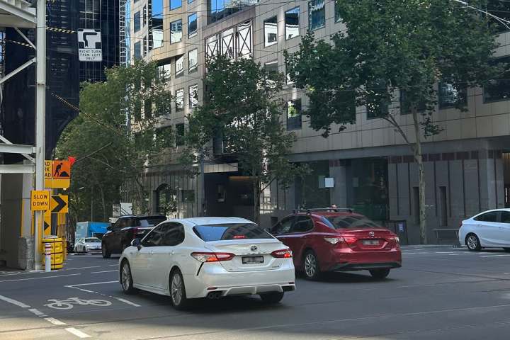 Hook Turns Melbourne - Rules, Reasons & How to Do a Hook Turn | CarsGuide