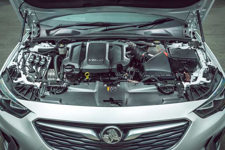 Holden Commodore 2018 review | CarsGuide