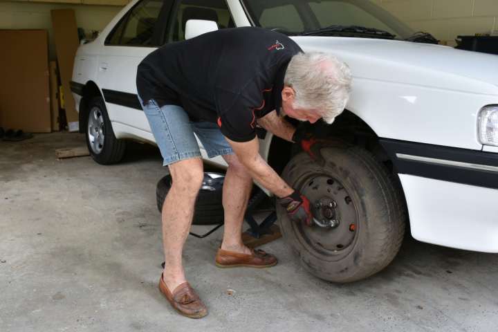 How to change a tyre - Car Advice | CarsGuide