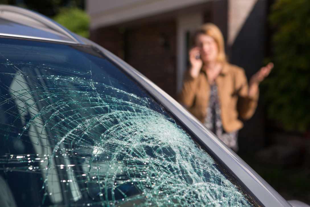 Is it illegal to drive with a cracked windscreen? | CarsGuide