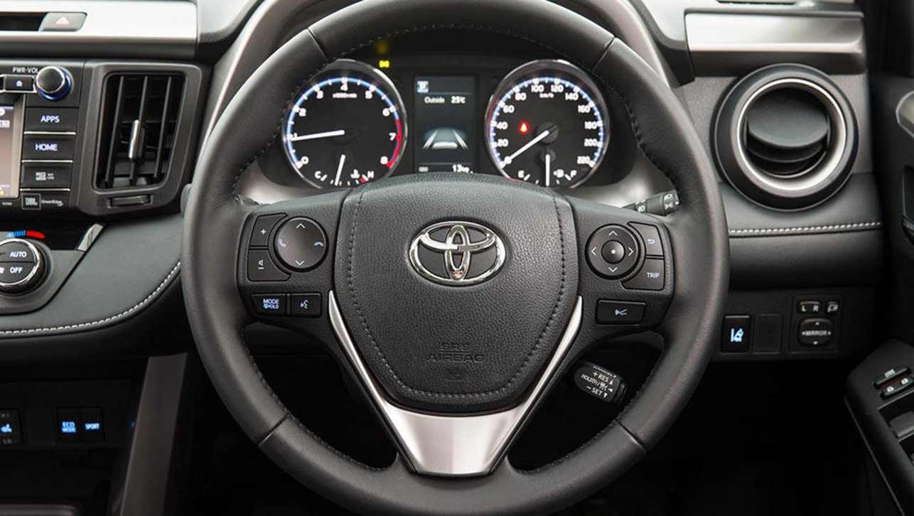 Toyota RAV4 Cruiser 2016 review | CarsGuide