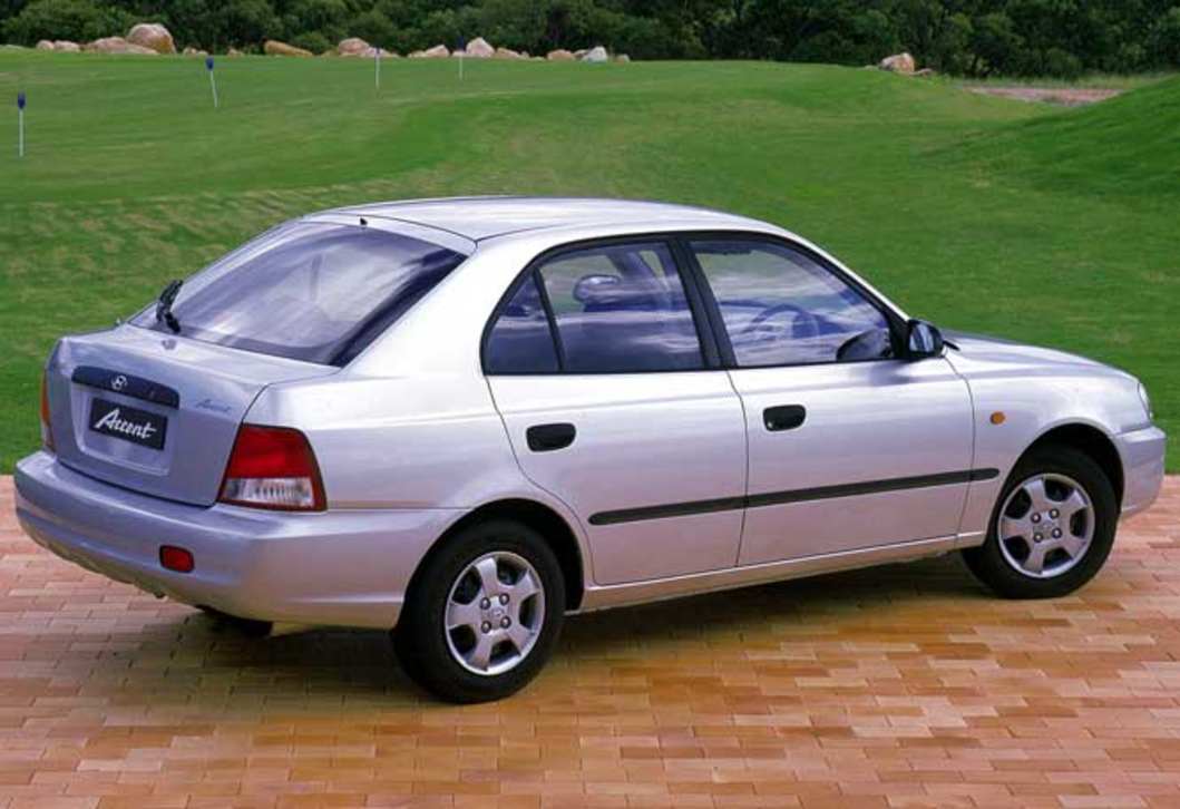2000 hyundai accent store