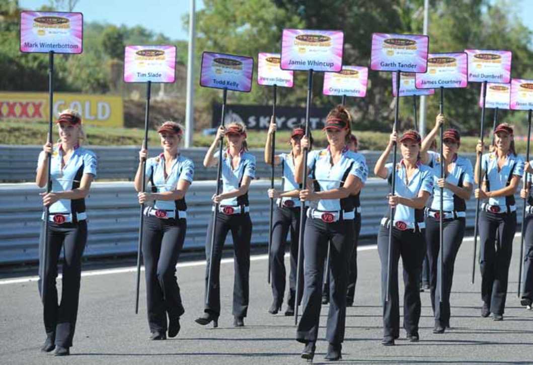Grid girls at war - Car News | CarsGuide