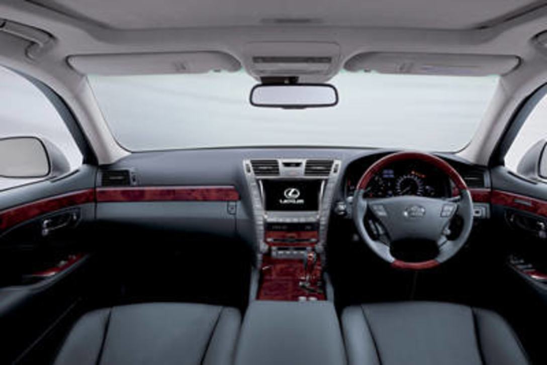 Lexus LS 600hL 2007 Review | CarsGuide