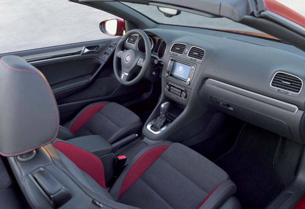 Volkswagen Golf convertible 2011 review | CarsGuide