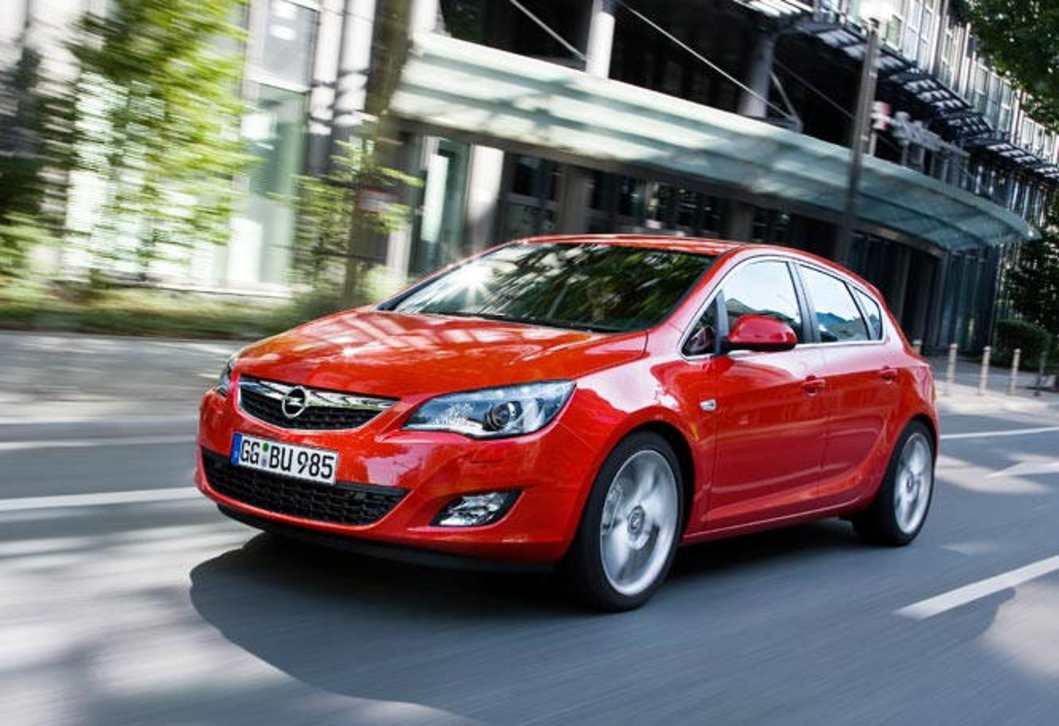Opel Astra hatchback 2012 review | CarsGuide