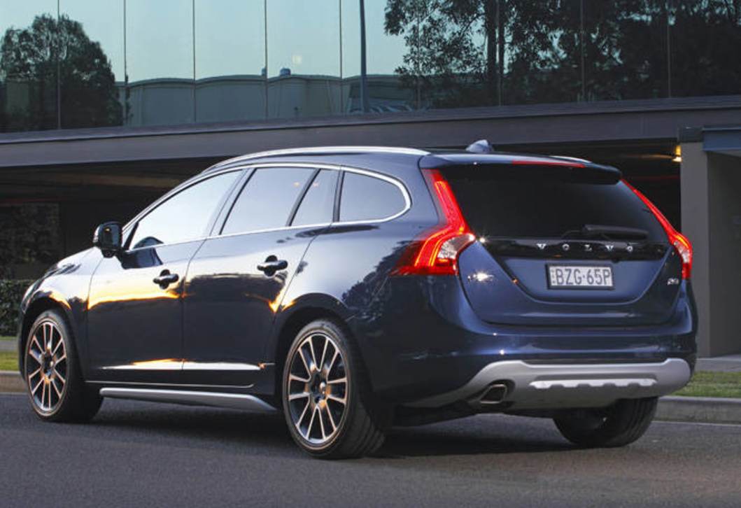 Volvo V60 D3 Teknik 2012 review | CarsGuide