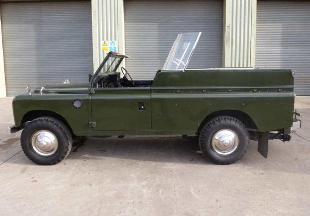 Queen's 1978 Land Rover Series III for sale - Car News | CarsGuide