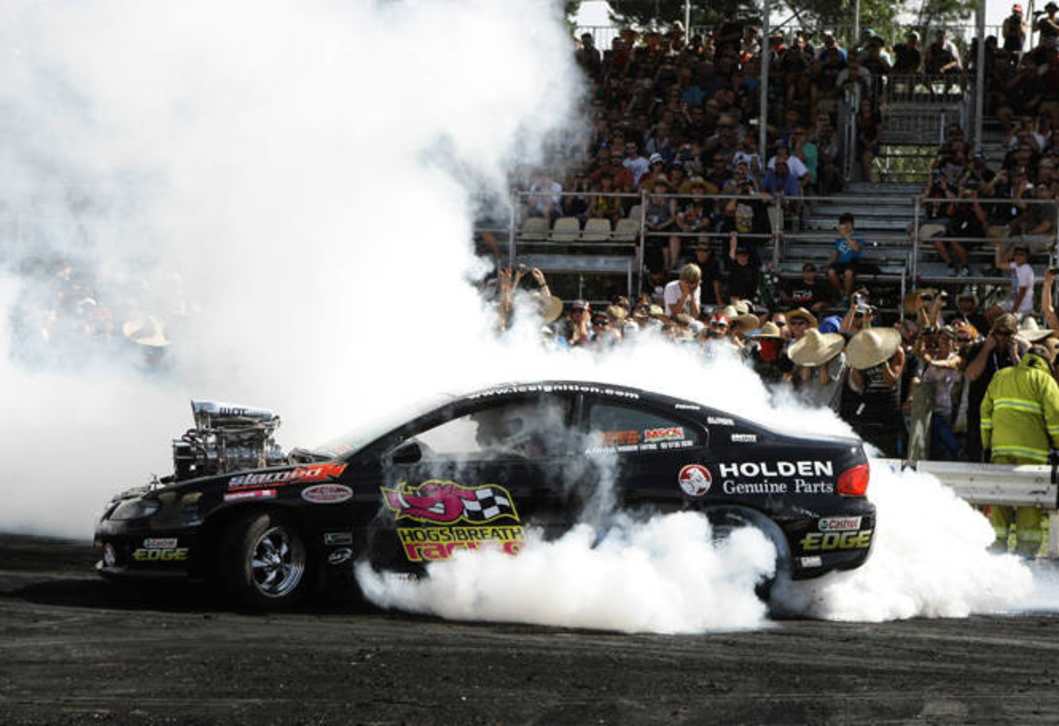 Burnout record bid - Car News | CarsGuide