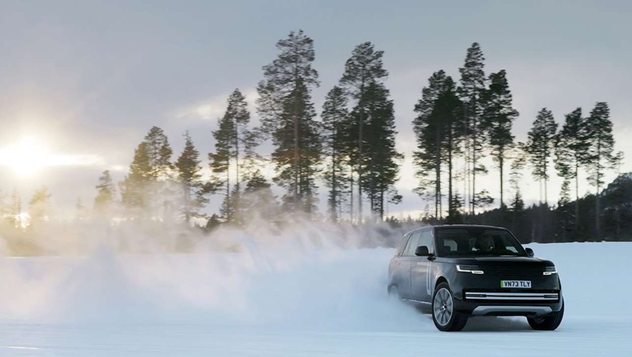 2025 Range Rover electric car comes to grip with icy conditions as it ...