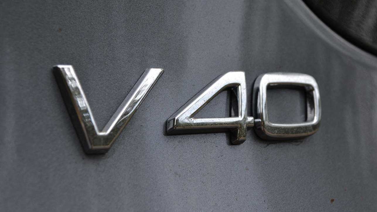 Volvo V40 D4 Luxury 2015 review | CarsGuide