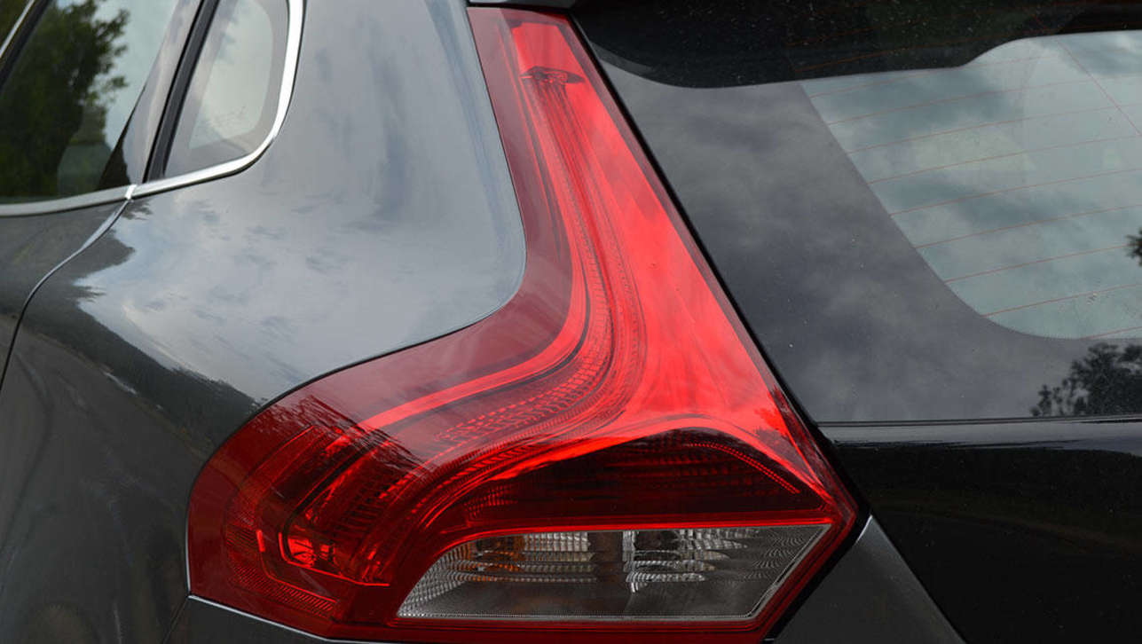 Volvo V40 D4 Luxury 2015 review | CarsGuide