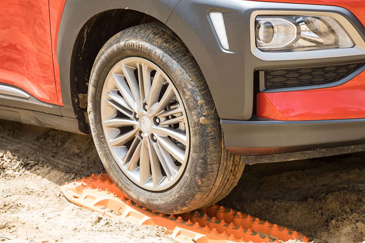 How to drive on sand with your SUV | CarsGuide