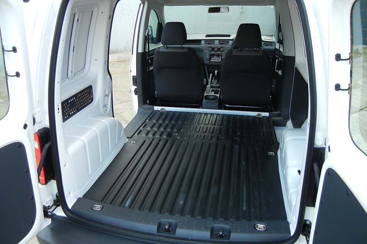 VW Caddy SWB Trendline TSI220 2017 review | CarsGuide