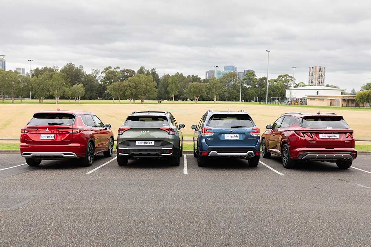 Kia Sportage vs Mitsubishi Outlander vs Subaru Forester vs Hyundai ...