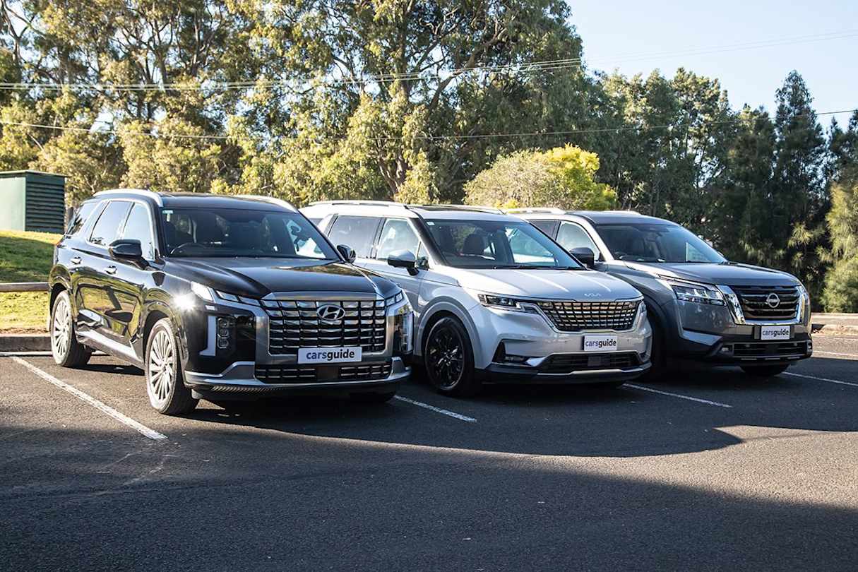 Hyundai Palisade Highlander petrol vs Kia Carnival Platinum petrol vs ...