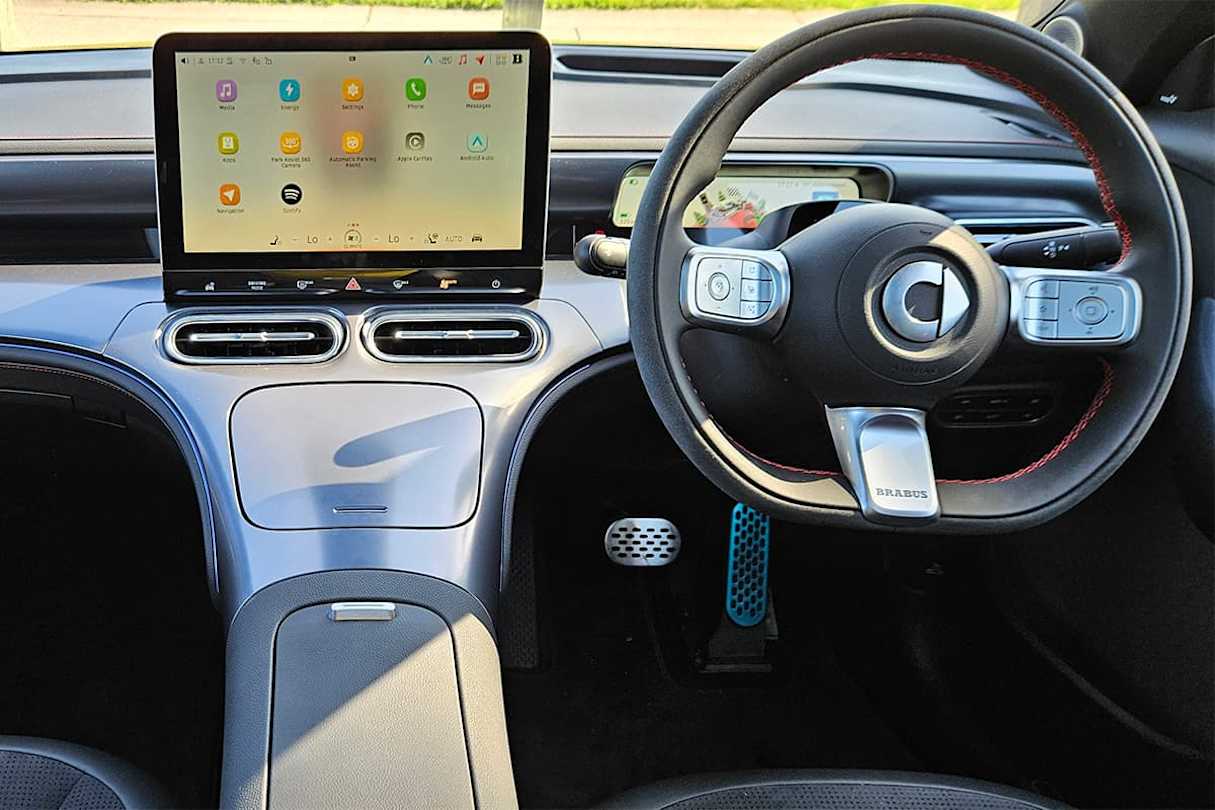 Smart #1 Brabus AWD vs Volvo EX30 Twin Motor Performance Ultra 2025 comparison review – Closely ...