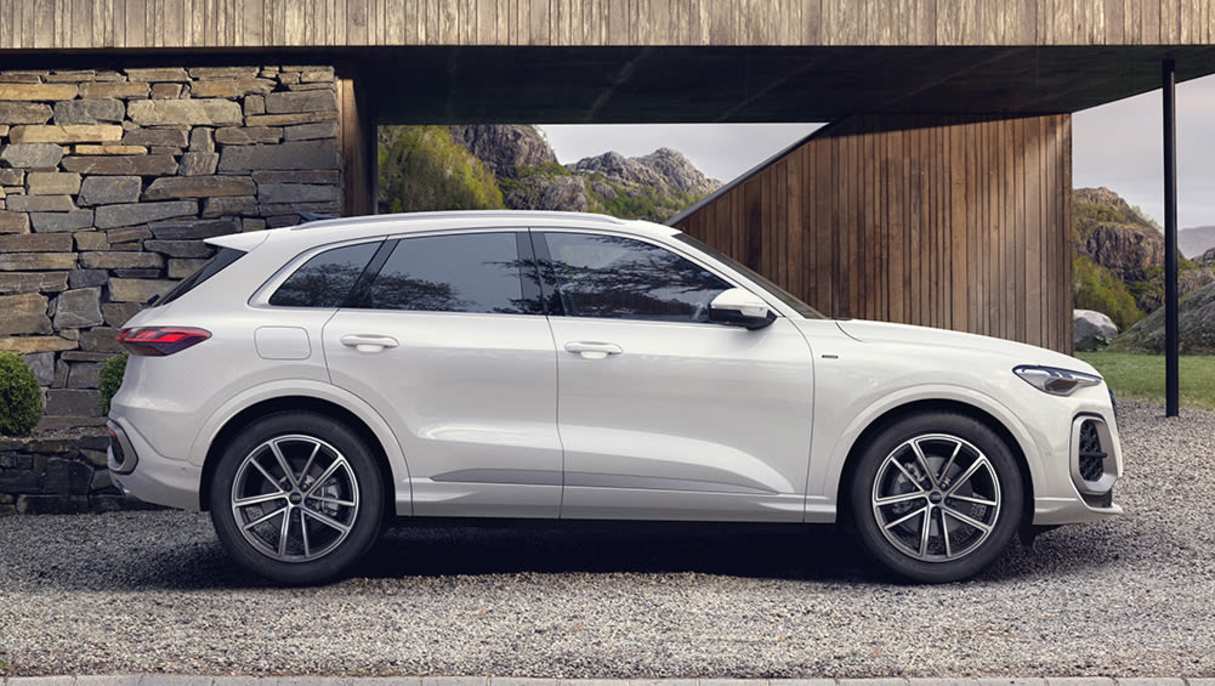 Price parity for luxe hybrid SUV: 2026 Audi Q5 e-hybrid PHEV confirmed for Australia as BMW X3 ...
