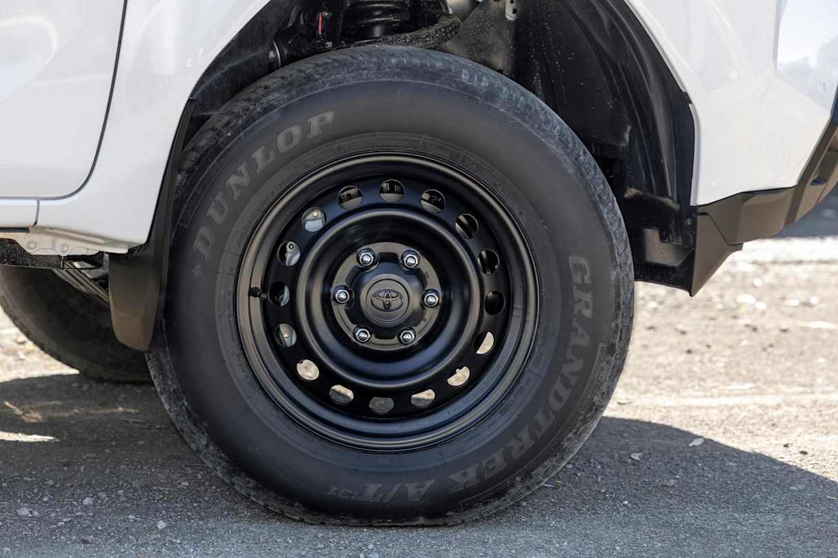 Toyota HiLux 2026 review: Australian first drive – Traditional ute ...