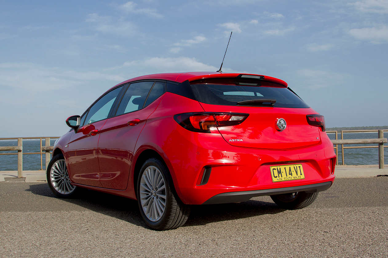 Holden Astra 2018 review: R+ hatch | CarsGuide