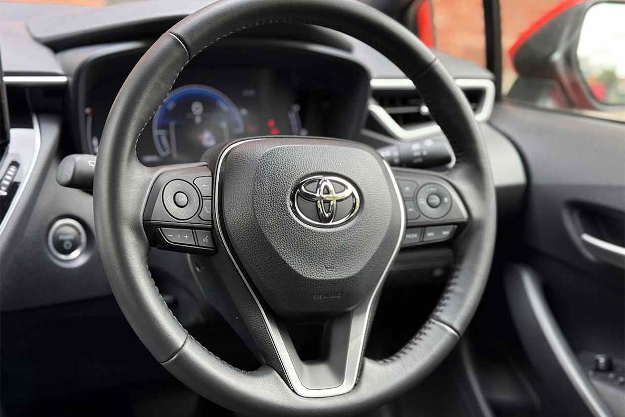 Toyota Corolla Hybrid 2025 review: SX Hatch – Is this hybrid small car ...