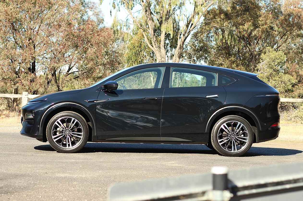 BYD Sealion 7 Premium vs XPeng G6 Standard Range 2025 comparison review ...