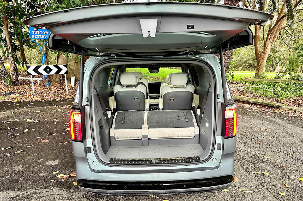 Zeekr 009 2025 review: 7-Seat – Denza D9, LDV Mifa9 and Kia Carnival ...