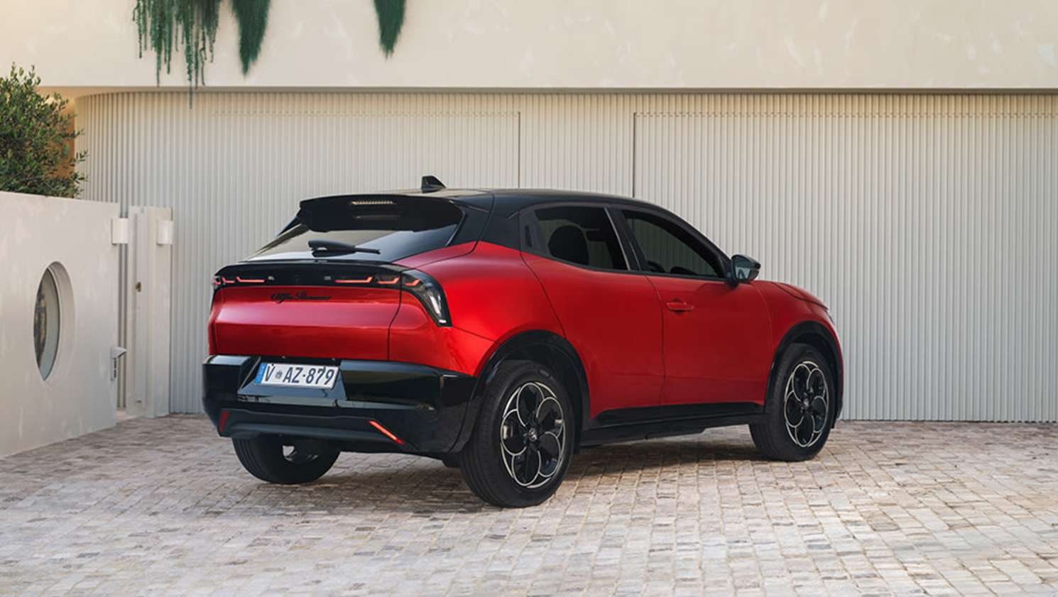 Head turning new electric car has arrived: 2026 Alfa Romeo Junior is a Jeep Avenger and Peugeot ...