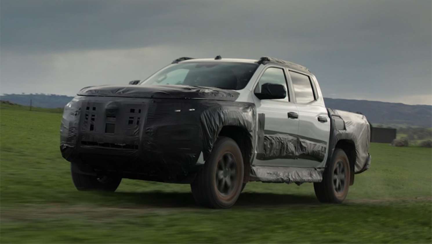 Should the new Toyota HiLux be worried? 2026 Nissan Navara locally ...