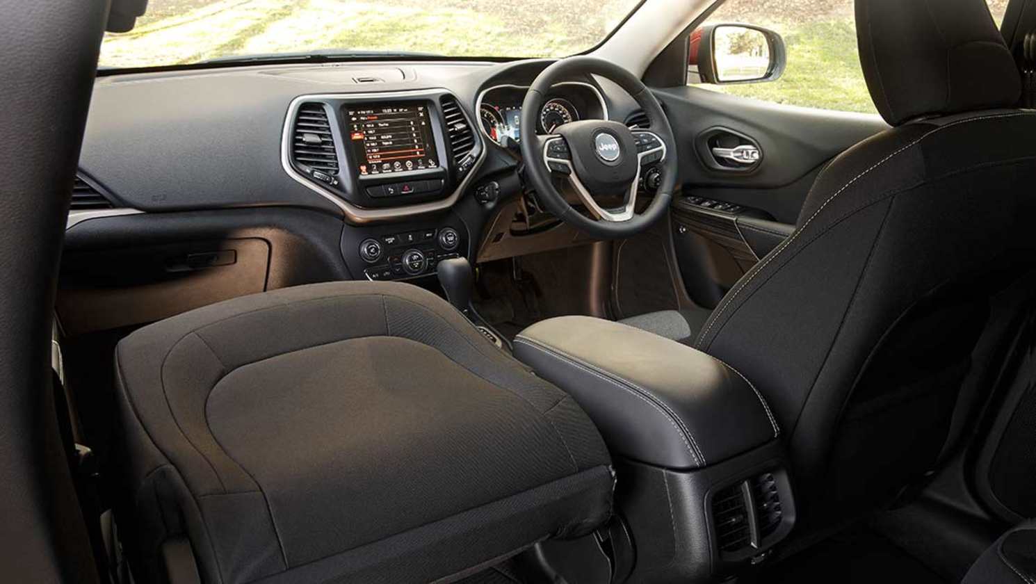 Jeep Cherokee Longitude 2015 review | CarsGuide