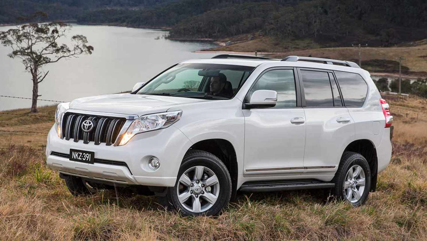 Toyota Land Cruiser Prado Altitude 2014 review | CarsGuide