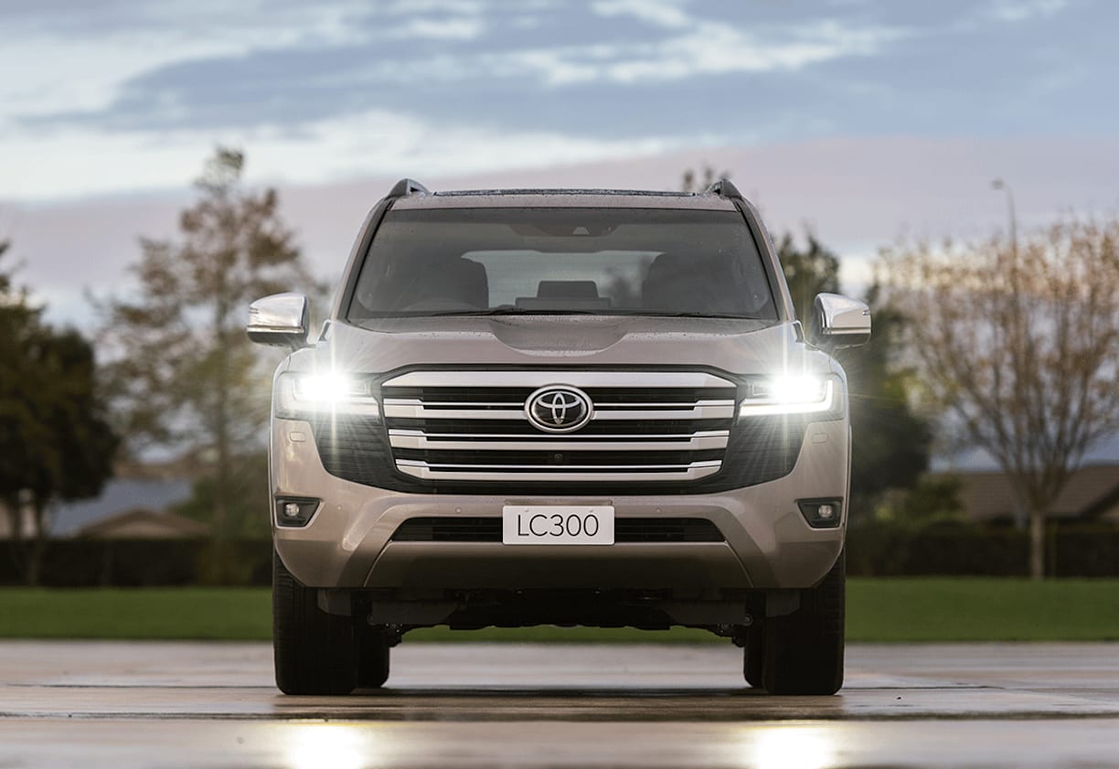 LC300 Specifications, Wading Depth, Approach Angles, Towing Capacity ...