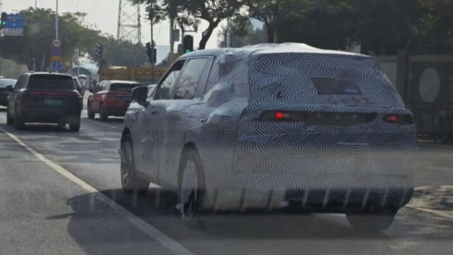 Forget BYD's Denza, this 1400km range Chinese hybrid could be the next ...