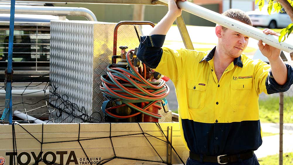 Victorian apprentices set for half-price rego - Car News | CarsGuide