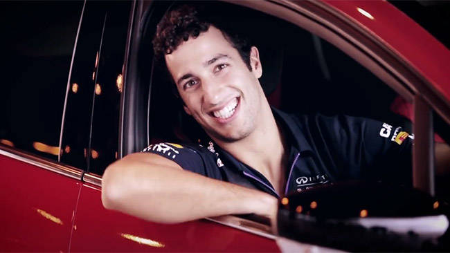 Daniel Ricciardo delivers pizza | video - Car News | CarsGuide