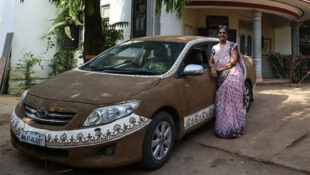 Beating the heat with a poo-covered Corolla | CarsGuide
