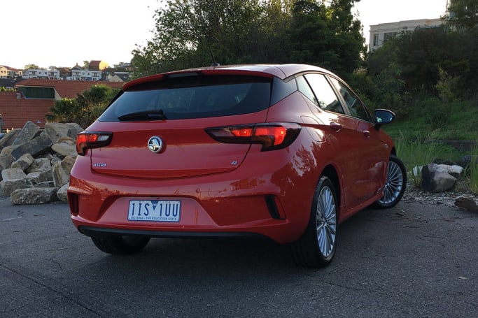 Holden Astra R hatch 2017 review | CarsGuide