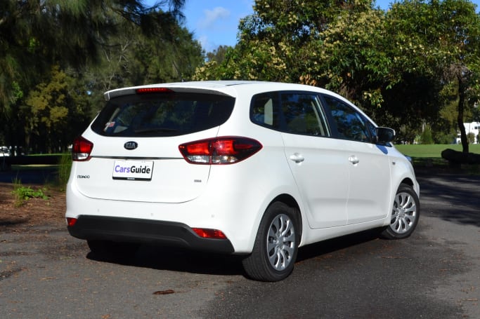 Kia Rondo S 2017 review | CarsGuide