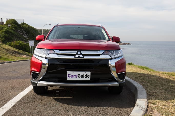 Mitsubishi Outlander 2018 review: ES seven seat | CarsGuide