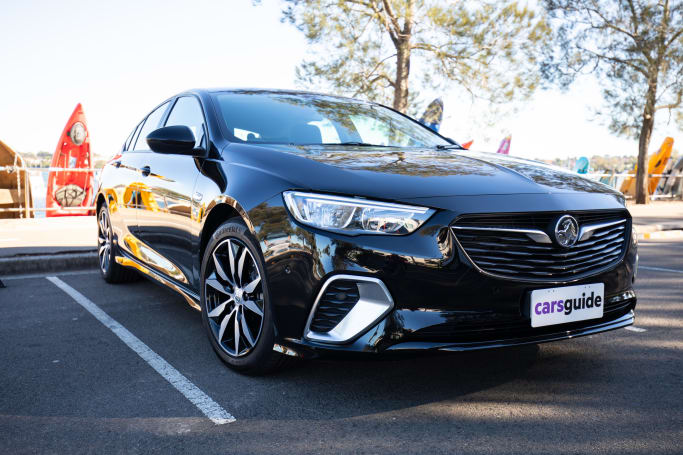 Holden Commodore RS liftback 2018 review | CarsGuide