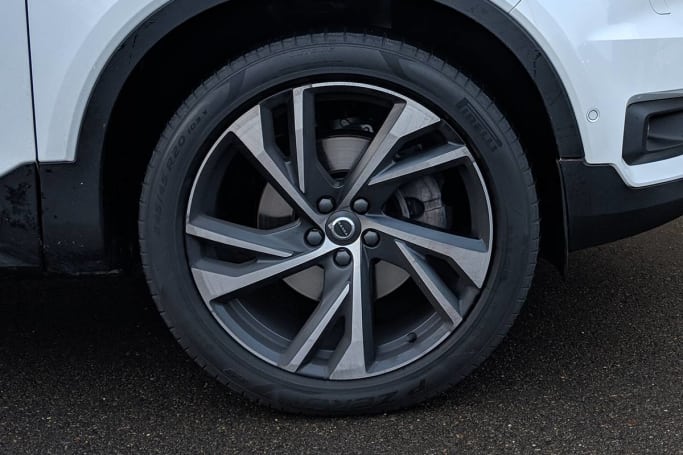 Volvo XC40 T5 R-Design Launch Edition 2018 review | CarsGuide