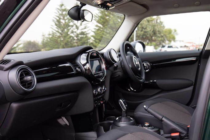 Mini Cooper 2019 review: 5-door | CarsGuide